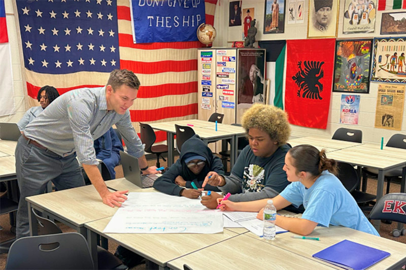 Alum Matthew Vriesman wins National History Teacher of the Year Award ...