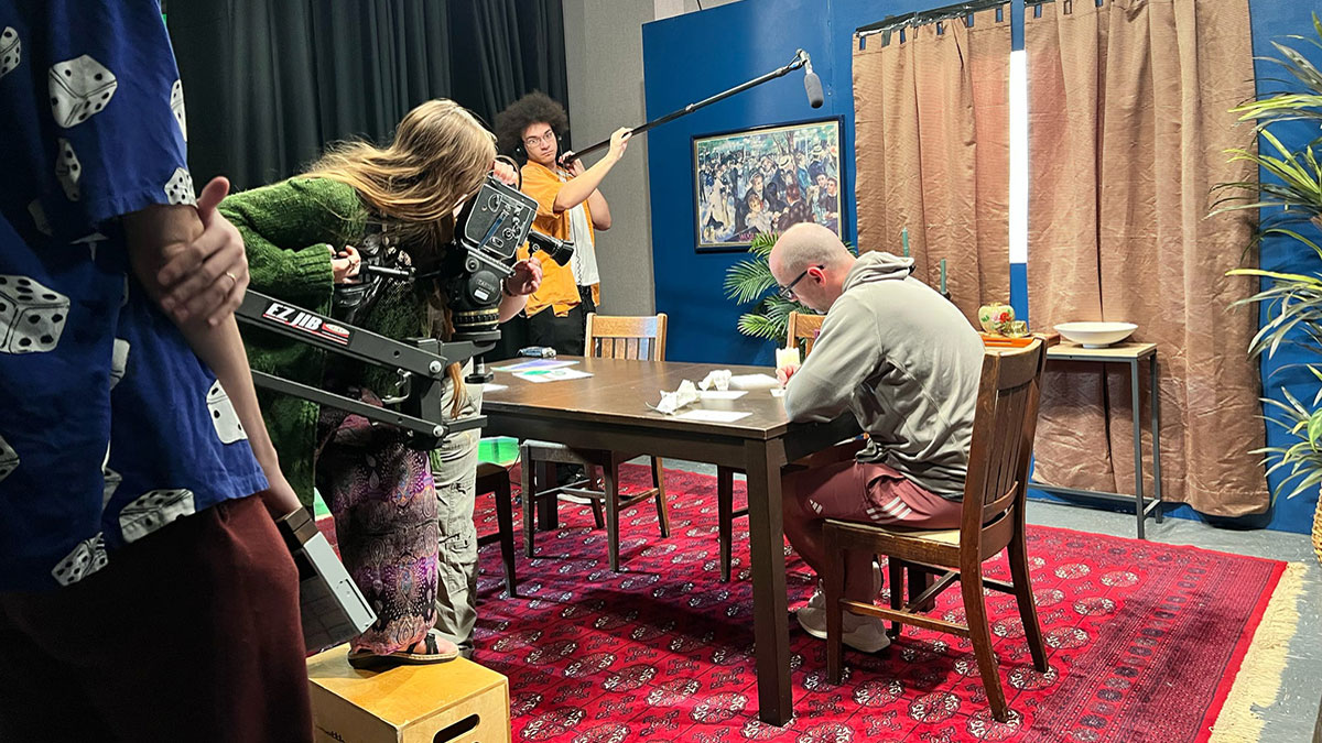 Special topics course on 16mm filmmaking revives traditional skills ...